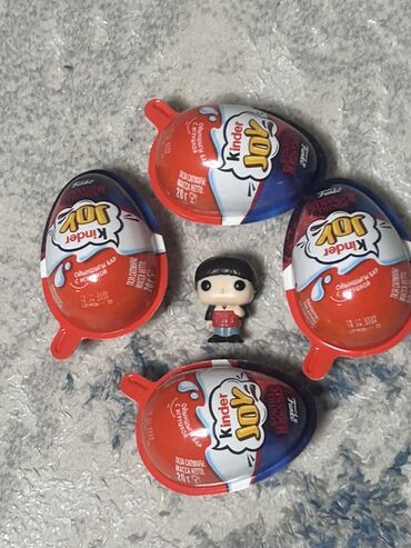 Коллекционные яйца Kinder Joy Stranger Things: 2000 KGS Другие предметы ...