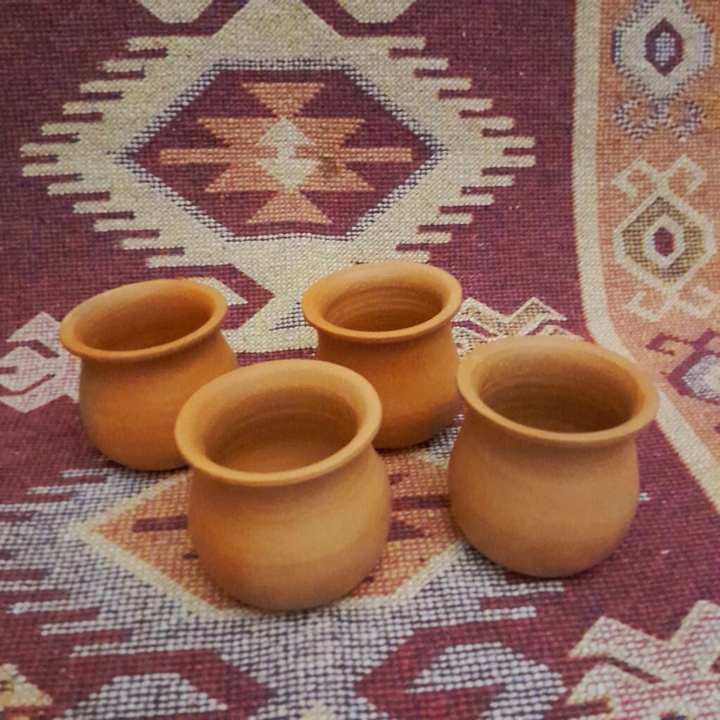 Temmiz saxsidan qatiq qablari, ister qatiq,: 2 AZN Digər qab-qacaq və ...