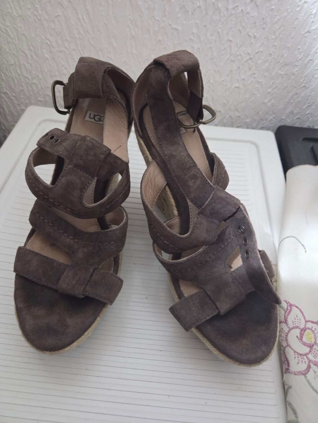 UGG sandale br.39 kao nove nosene: 1200 RSD Sandale | Beograd ...