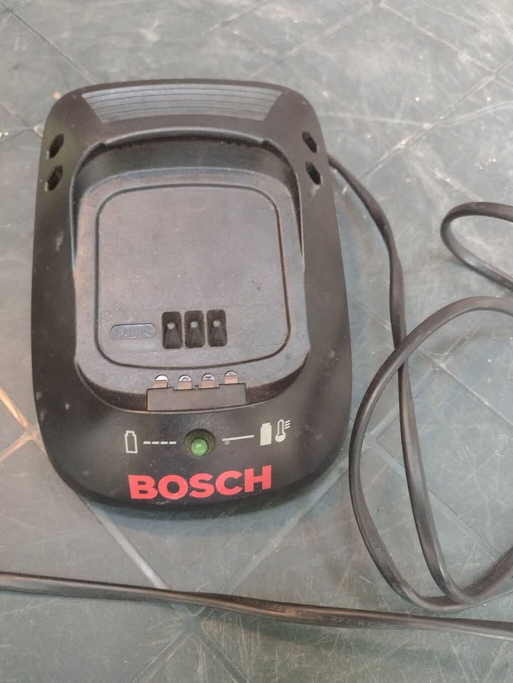 Punjač Bosch 14.4v -21.6v - Bosch: 2200 RSD Ostali alati i mašine ...