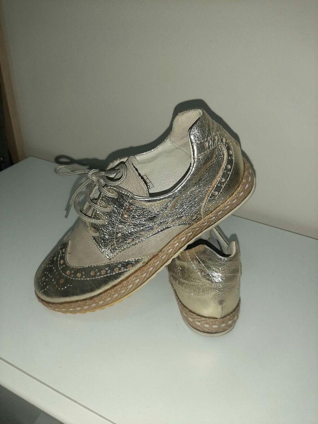 Nove nosene samo jednom. Promasen broj.: 1850 RSD Oksfordice ...