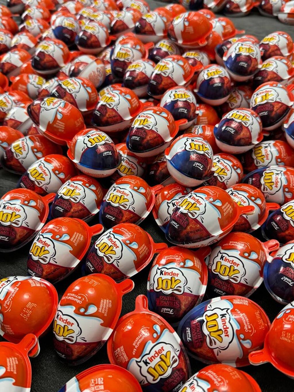 Kinder Joy осд x Stranger Things: 170 KGS Кондитерские изделия ...
