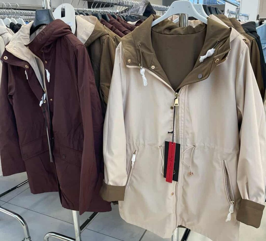 Jakne jesenje sa dva lica Vel.: 4000 RSD Ostale jakne, kaputi, prsluci ...