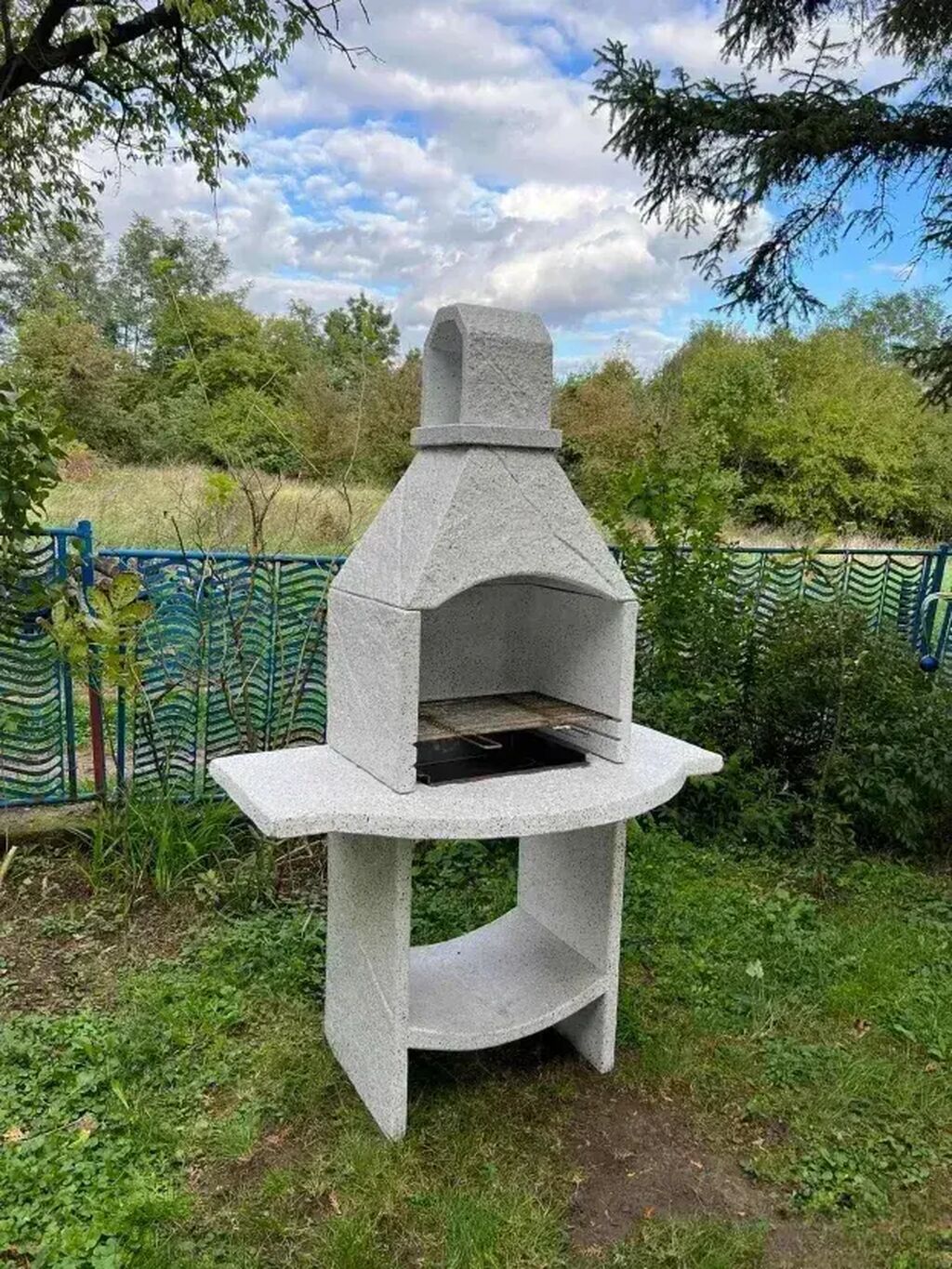 Betonski Roštilj Beli sa Rešetkom -: Dogovor Sve za roštilj | Beograd ...