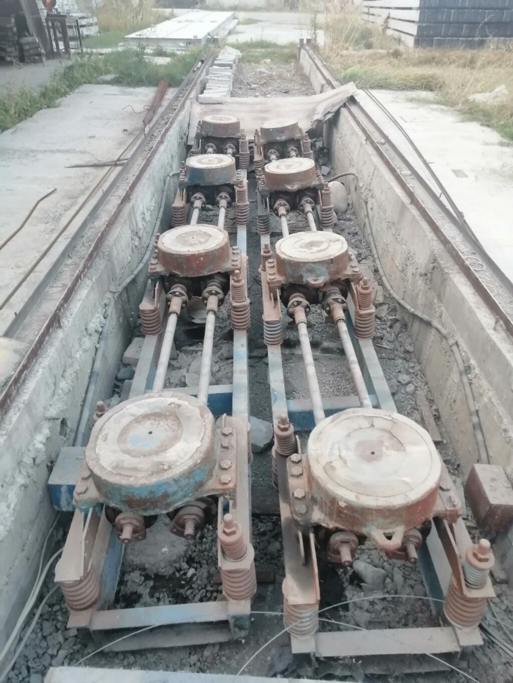 Продаётся электромагнитный вибро-стол для производства плит: 700000 KGS ...