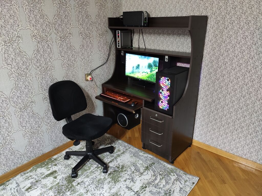 Kompyuter stolu masasi. saz veziyyetdedir olculeri: 150 AZN Masalar ...