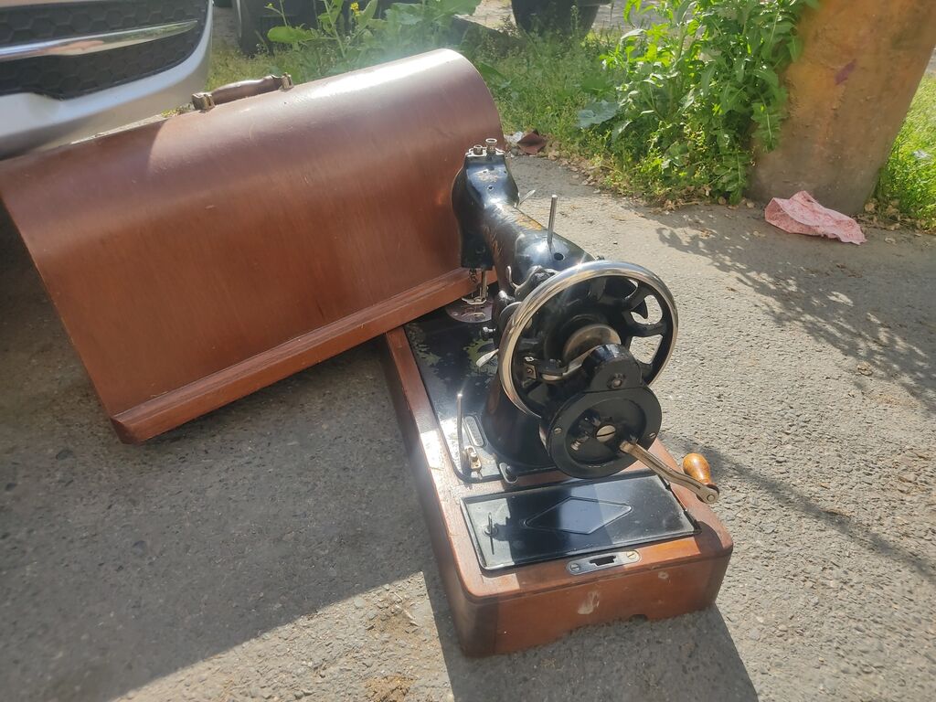 Paltar mawini qedmdi cox seliqeli baxmli: 130 AZN Qədim tikiş maşınları ...