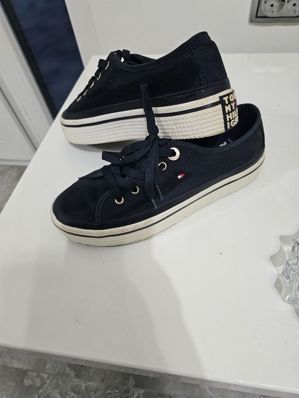 Dve vrste ženske obuće: 1) Plitke: Dogovor Women's Sneakers and ...