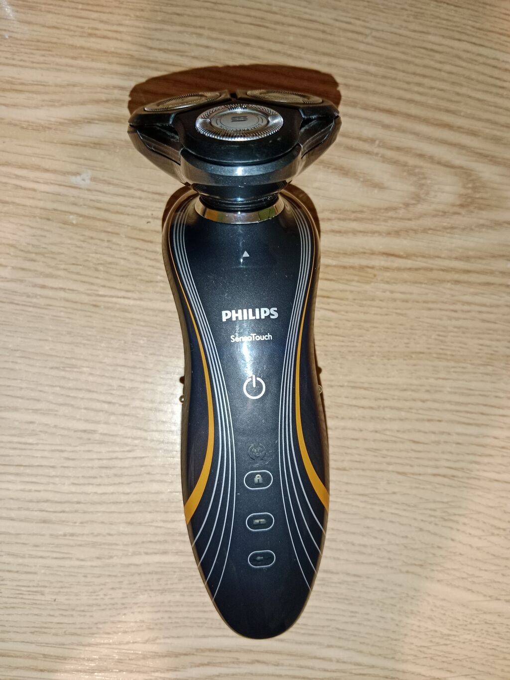 Philips SensoTouch električni brijač – model: 2000 RSD Električni ...