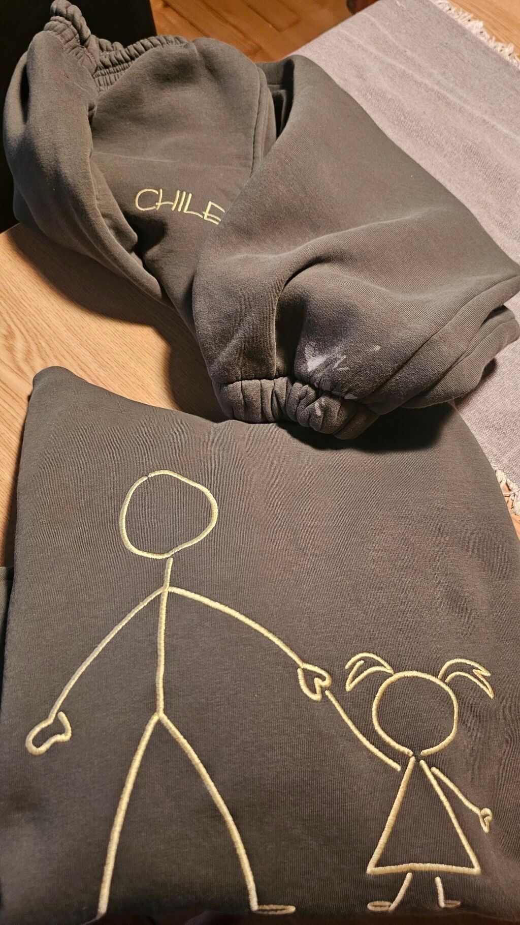 Chile maslinasta trenerka, S/M nova: 4850 RSD Gornji i donji deo | Beograd | 54990960 ᐈ lalafo.rs