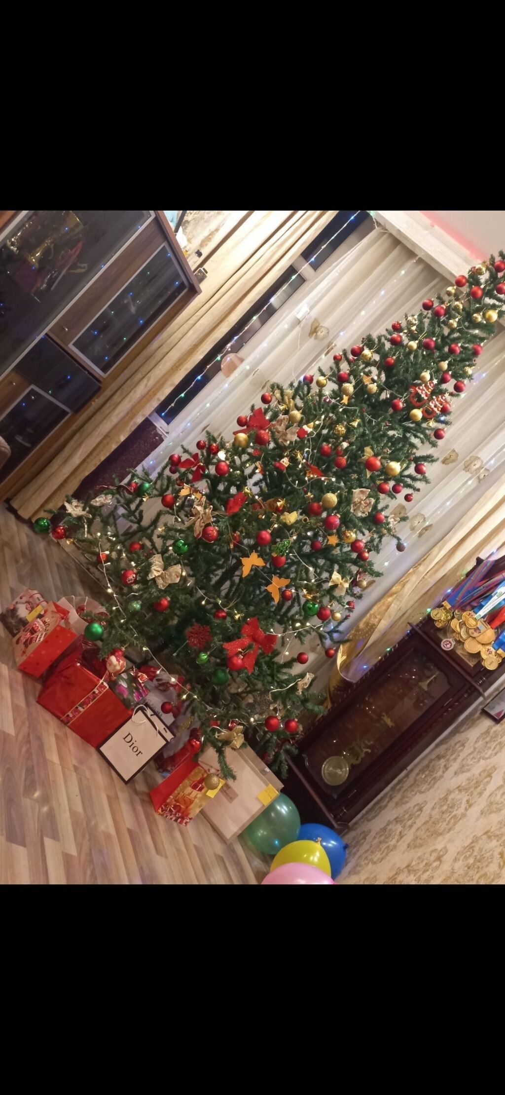 Yolka 3 metr hündürlüyündə oyuncaqları ilə: 300 AZN Yeni il ağacları ...