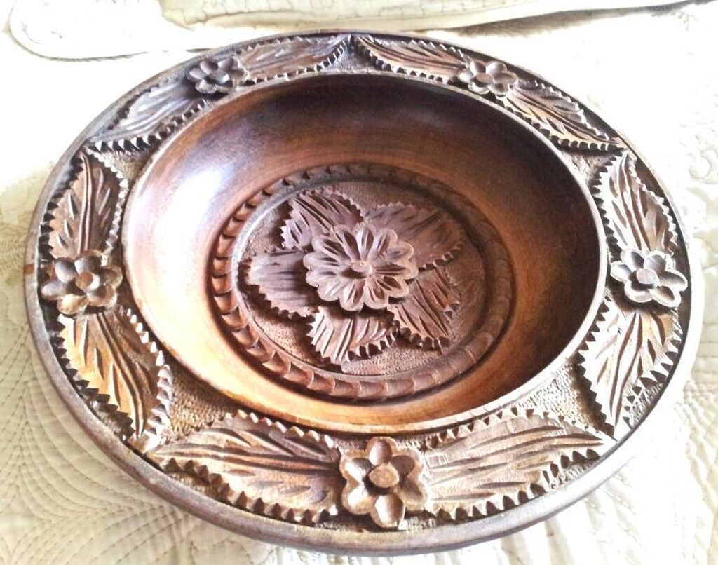 Ukrasni drveni tanjir Stari ukrasni drveni: 1550 RSD Staro posuđe i ...